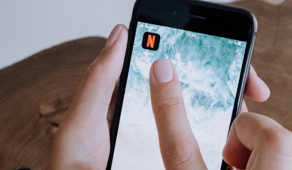 HDCP Compliant Monitor And AirPlay Mirroring | Netflix | Easy Fix
